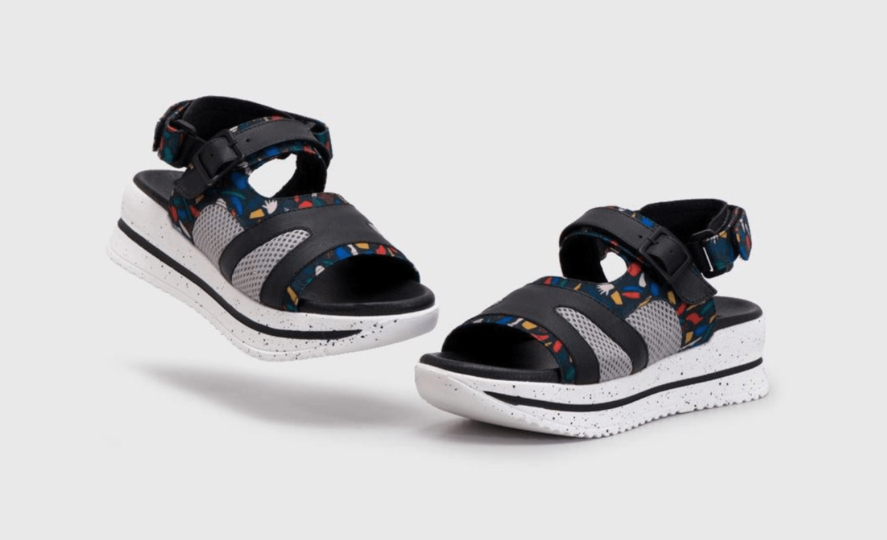 8 Rekomendasi Sepatu Sandal Wanita Kekinian - IndoTimes