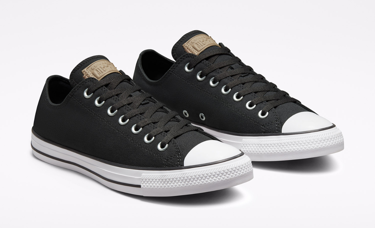 10 Rekomendasi Sepatu Converse Terbaik 2022 dengan Bahan Premium dan ...