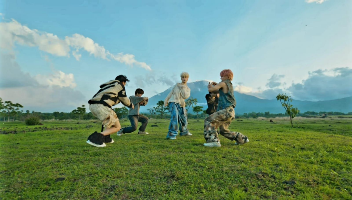 3 Fakta Shooting MV TXT di Indonesia. Di Mana Saja Lokasinya? - IndoTimes