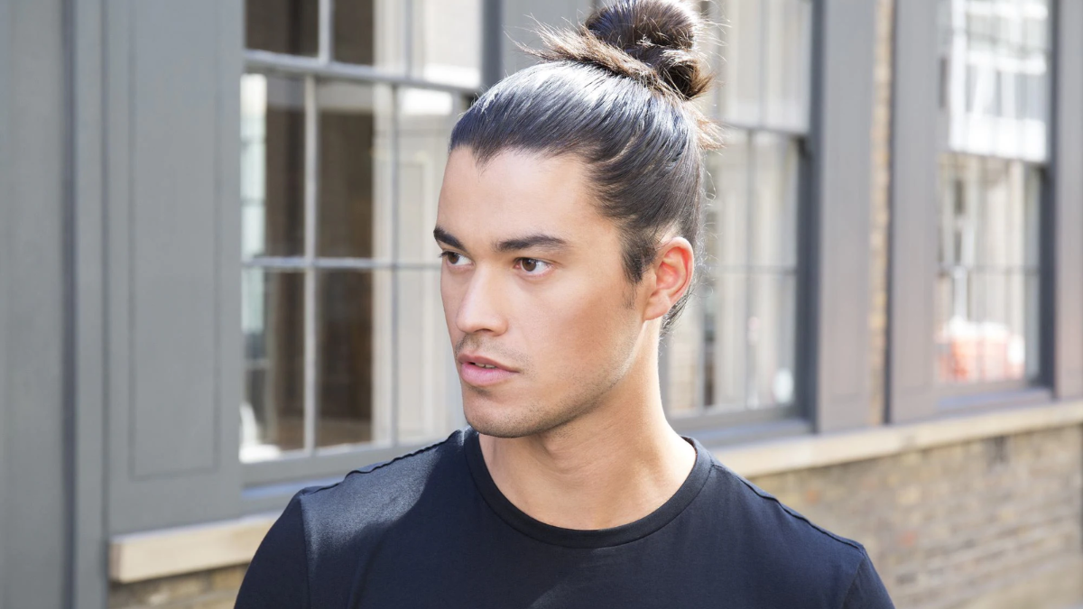 12 Variasi Hairstyle Man Bun, Trend Rambut Pria yang Paling Happening ...