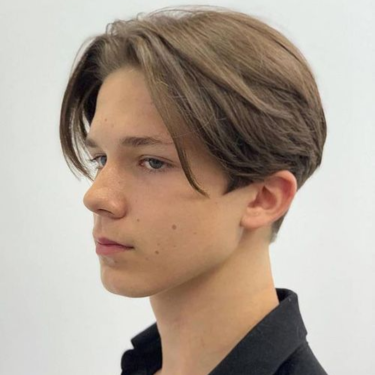 9 Model Rambut Curtain Haircut Pria dan Tips Menatanya - IndoTimes