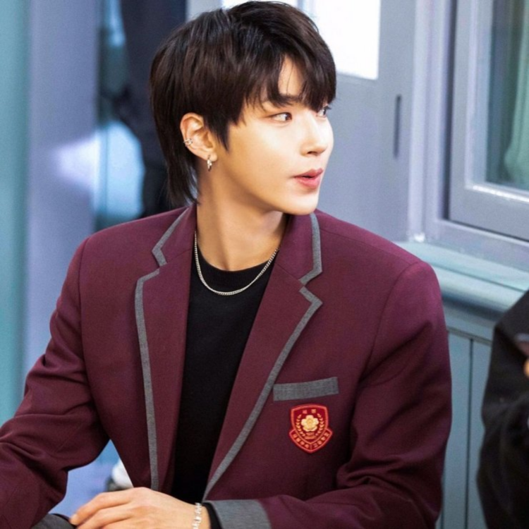 9 Model Rambut Curtain Haircut Pria dan Tips Menatanya - IndoTimes